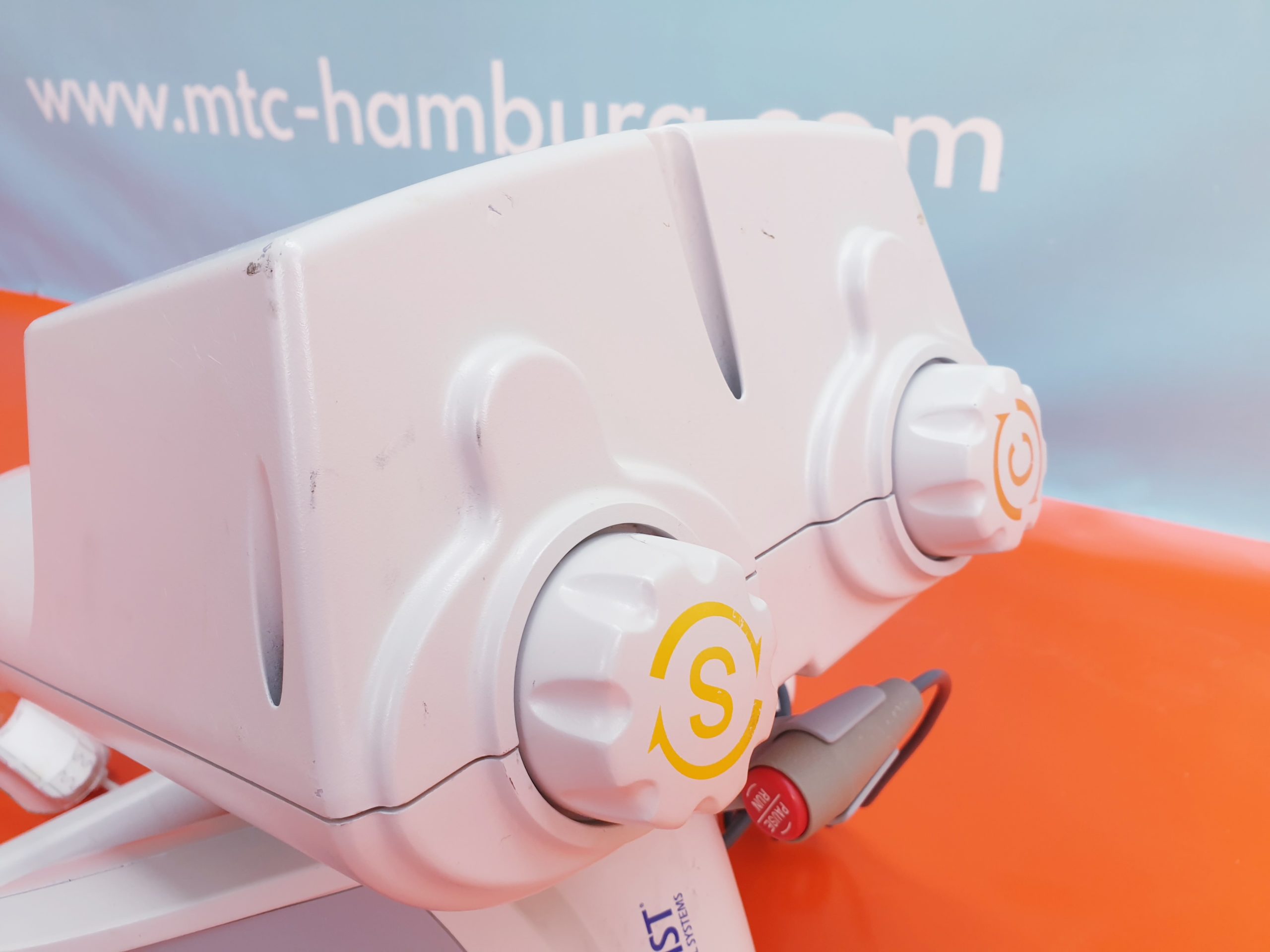 ACIST Empower CTA Injector CT mit Mavig Tragearm – MTC Hamburg ...