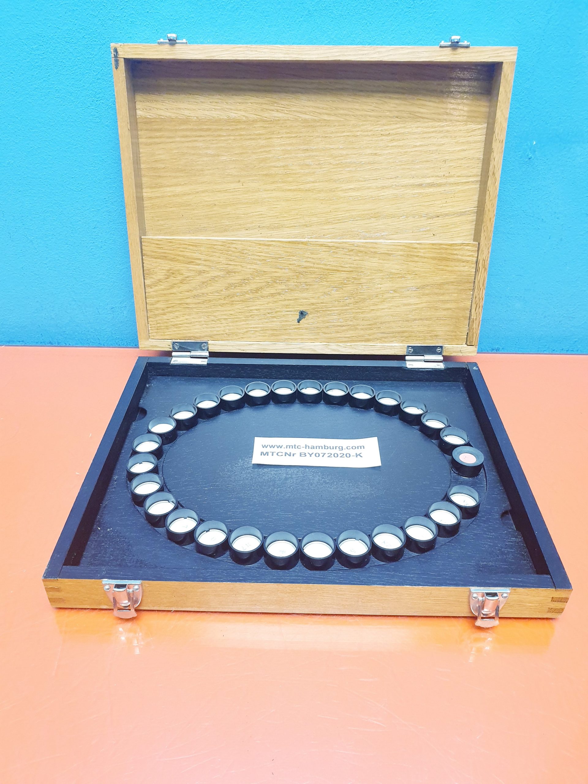 Luneau Ophtalmologie test 28 Hue de Roth Selon ( NACH ) Farnsworth ...